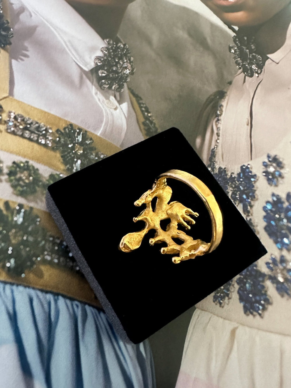 The Léon Heart Ring - 24k Gold Plated Ballet Circus Tanzanite Blue